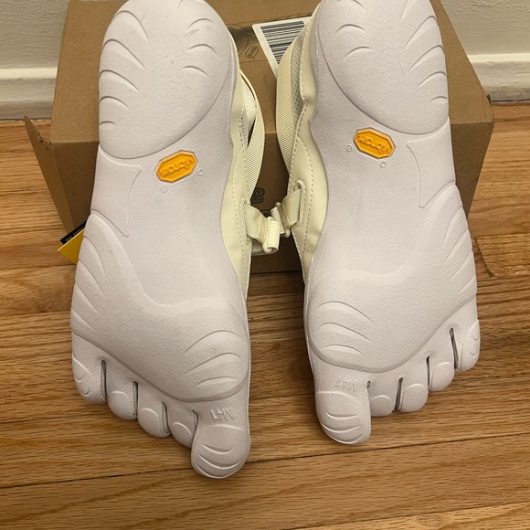 Vibram | Shoes | New In Box Vibram Mens Ksom Vintage Running Shoe White ...